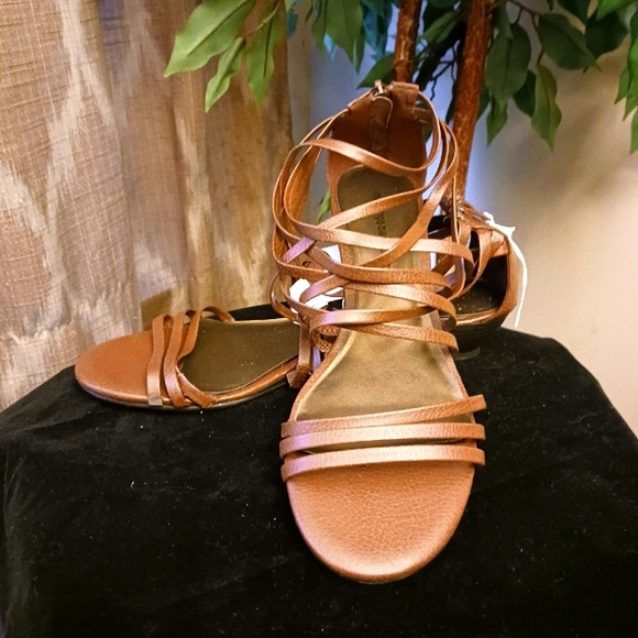 Montego Bay Club | Shoes | Nwot Vegan Leather Scrappy Flat Sandals Sz95 ...